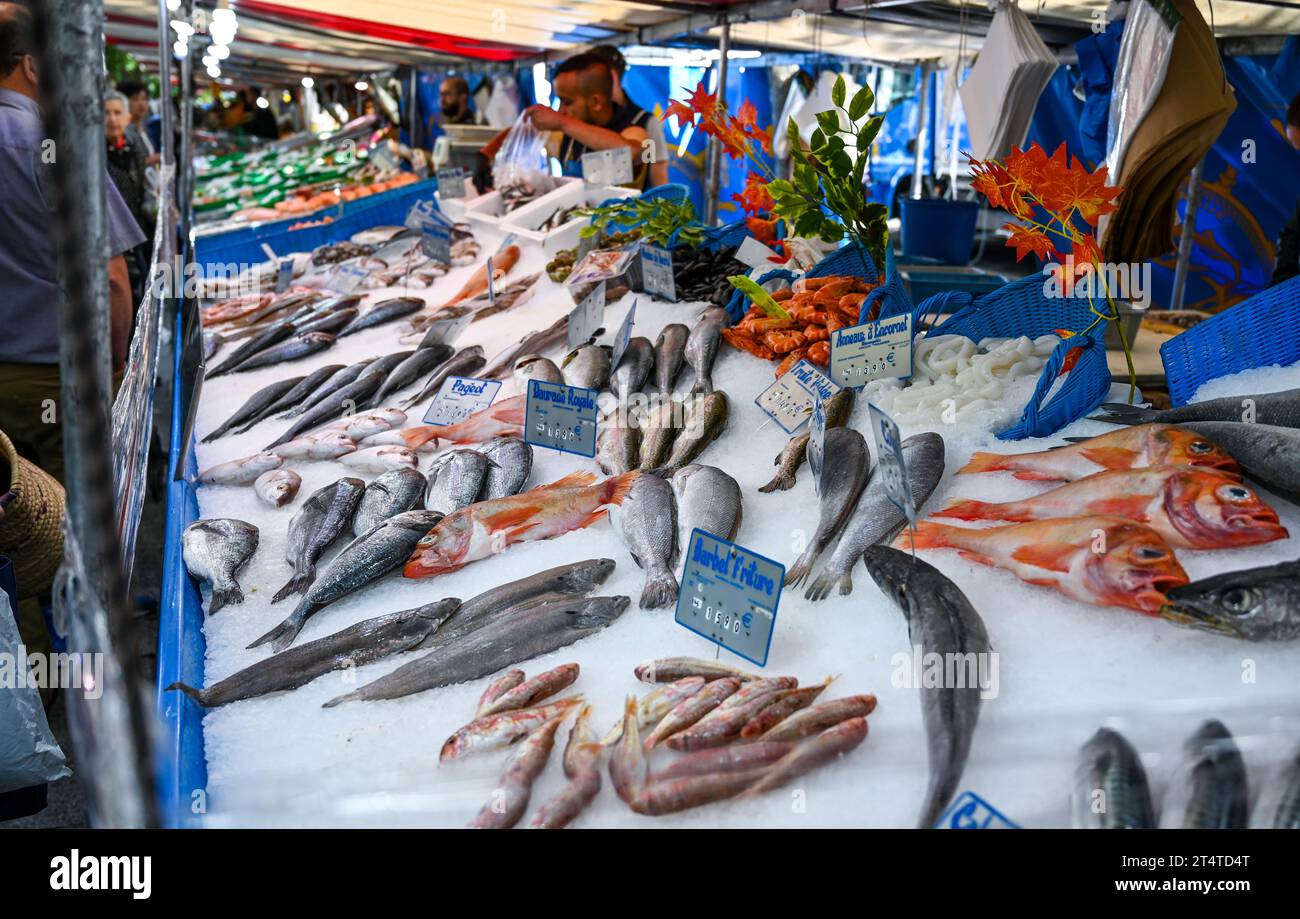Paris, France. June 30 2022. At the beautiful Marché Popincourt local ...