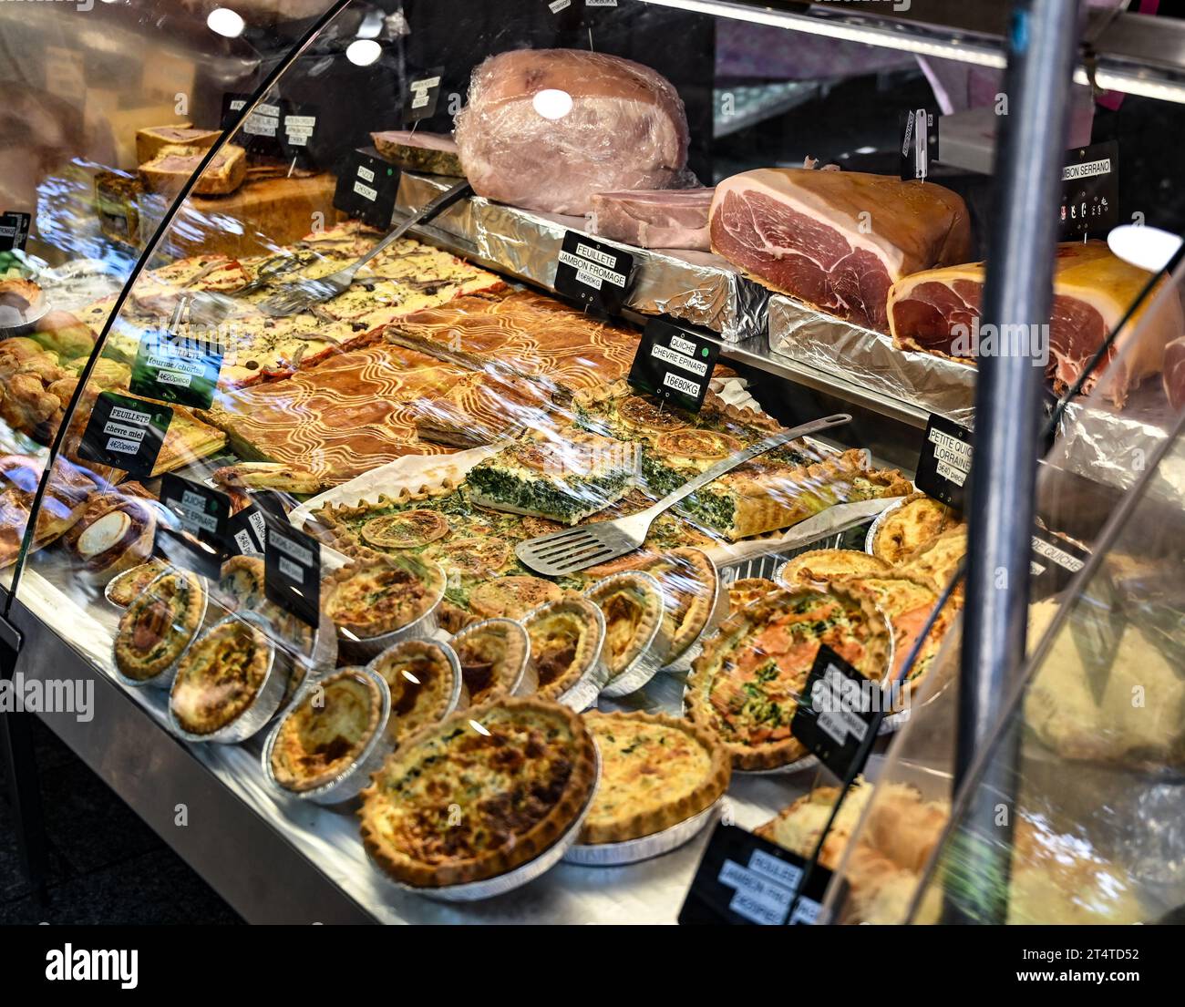 Paris, France. June 30 2022. At the beautiful Marché Popincourt local ...
