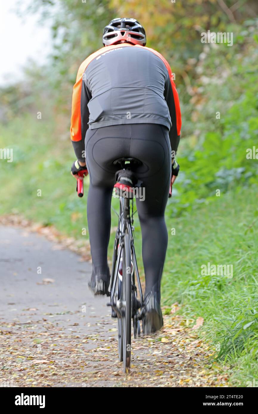 Auf einem rennrad hi-res stock photography and images - Alamy