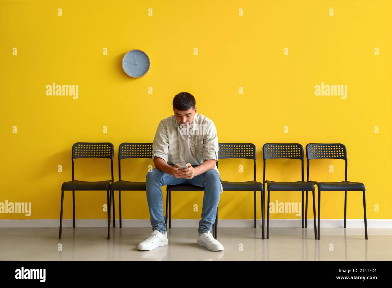 Mobile hospital waiting room hi-res stock photography and images - Alamy