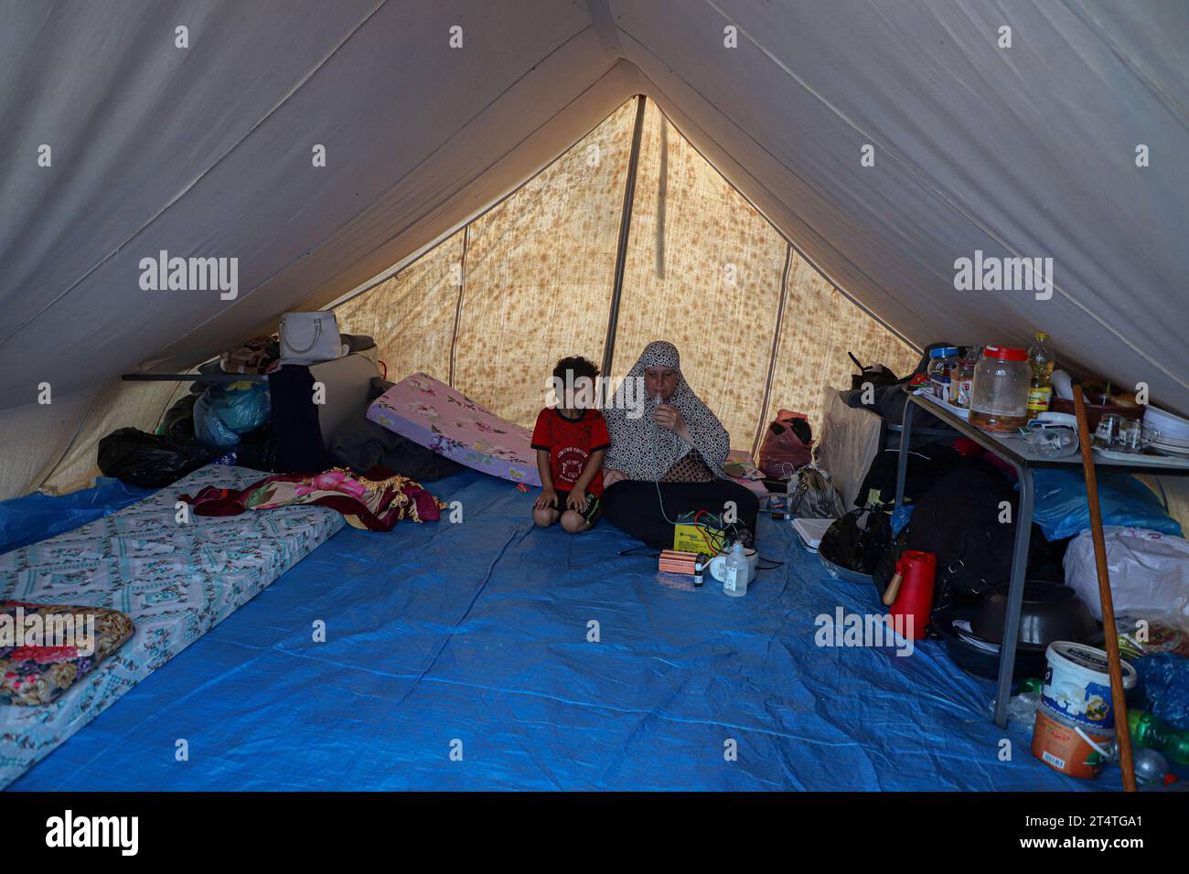 Gaza. 1st Nov, 2023. Palestinians take shelter by a tent affiliated ...