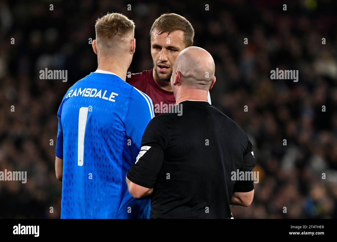 London, UK. 1st Nov, 2023. Simon Hooper (Referee) speaks to Aaron ...