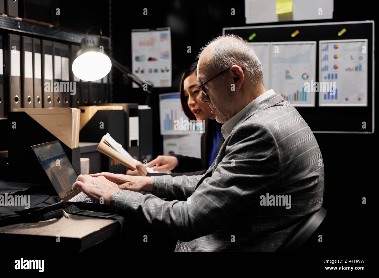 Administrative assistant asian hi-res stock photography and images - Alamy