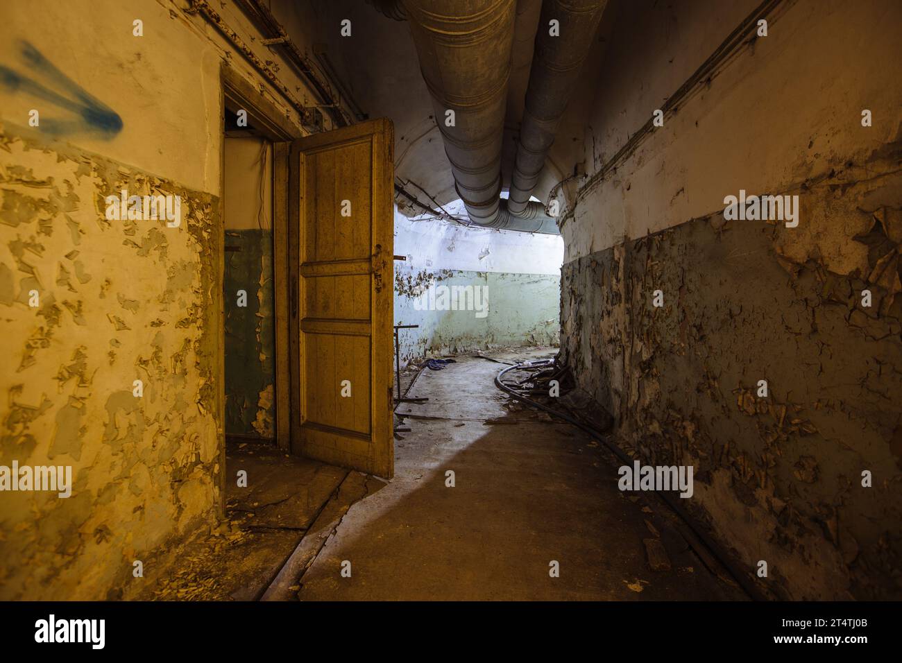Old vaulted corridor of Soviet bunker, echo of Cold War Stock Photo - Alamy