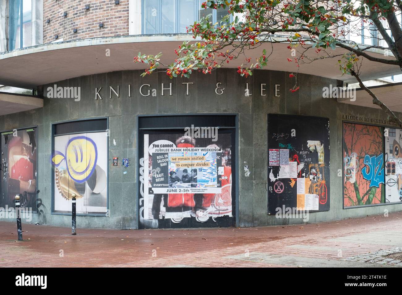 closed down out of business boarded up entrance to knight and lee store ...