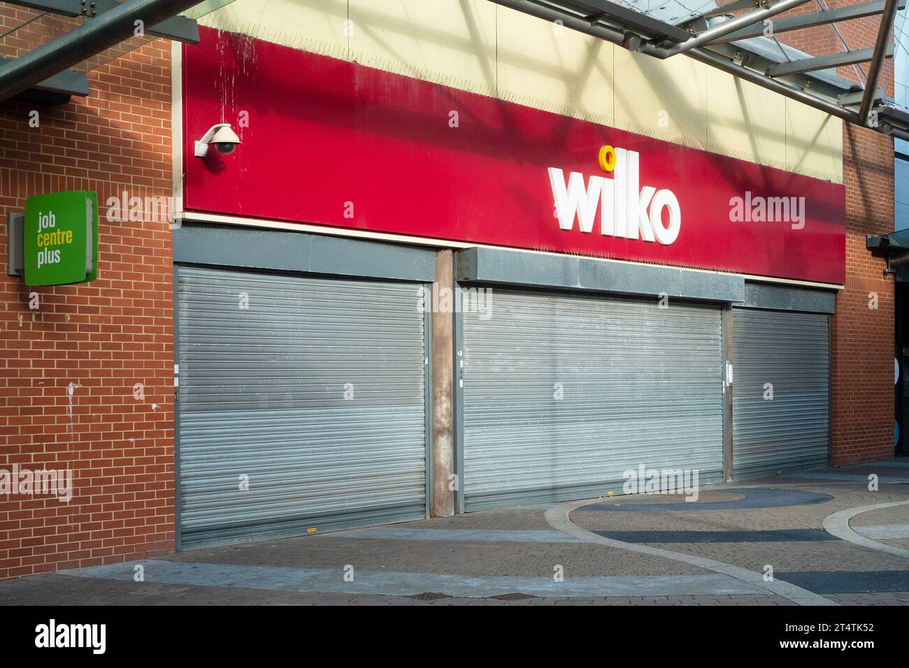 closed down out of business shuttered wilko store portsmouth england uk ...