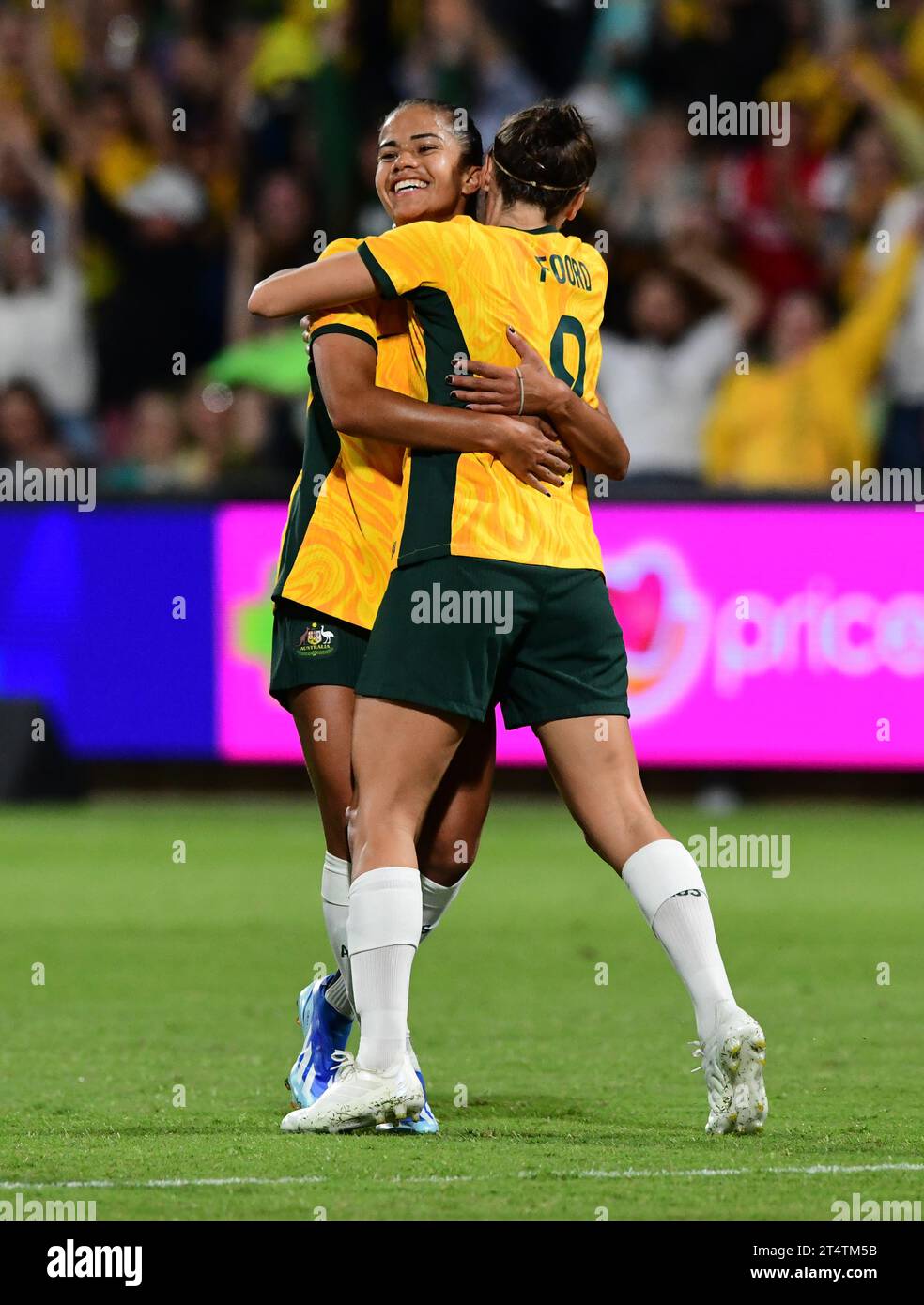 Perth, Australia. 01st Nov, 2023. Mary Fowler (L) and Caitlin Jade ...