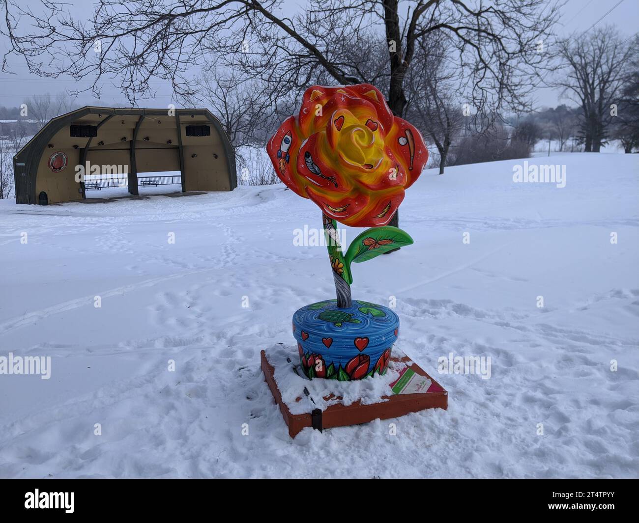 Rose statue at the park during winter Stock Photo - Alamy