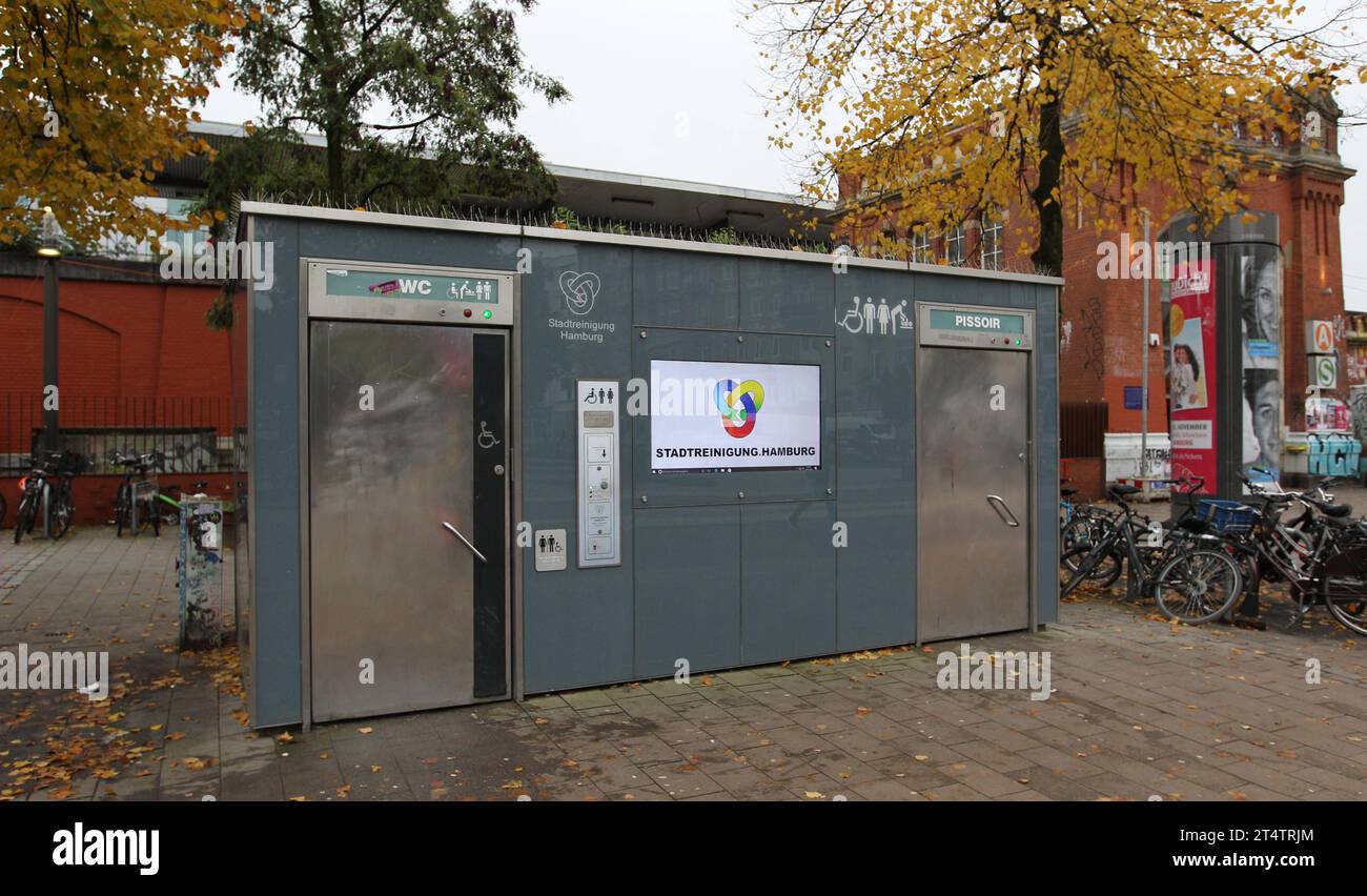 Pissoir am U-Bahnhof und S-Bahnhof Sternschanze. Sternschanze Hamburg ...