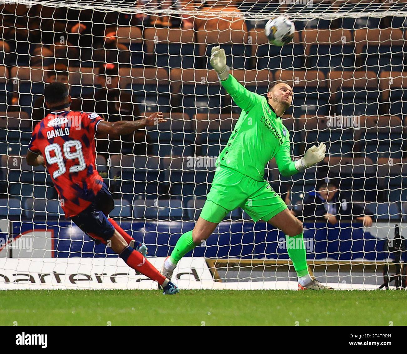 Dundee goalkeeper trevor carson hi-res stock photography and images - Alamy