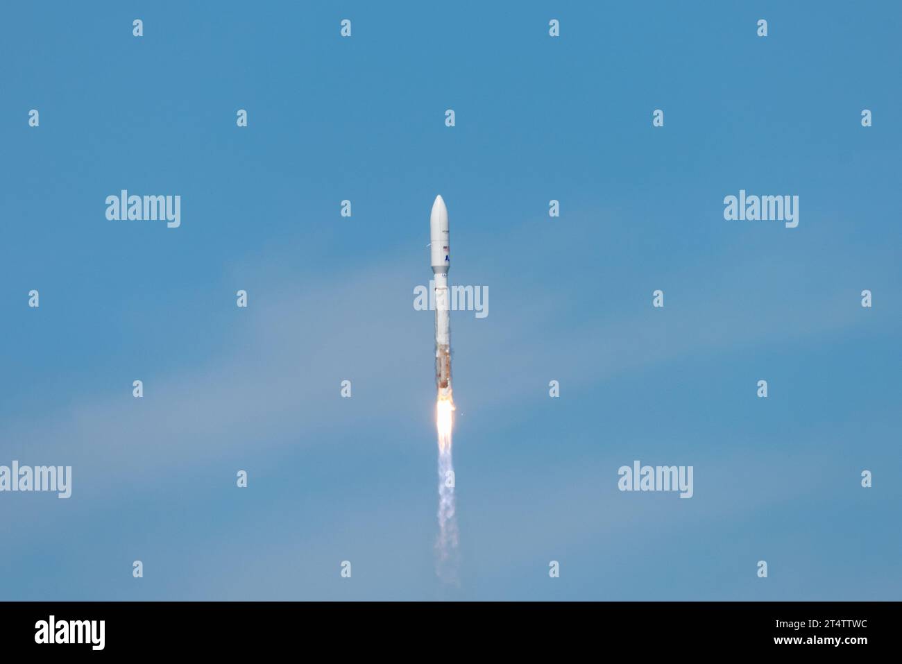 ULA Atlas V 501 Liftoff Stock Photo - Alamy ULA Atlas V 501 Liftoff Stock Photo - Alamy