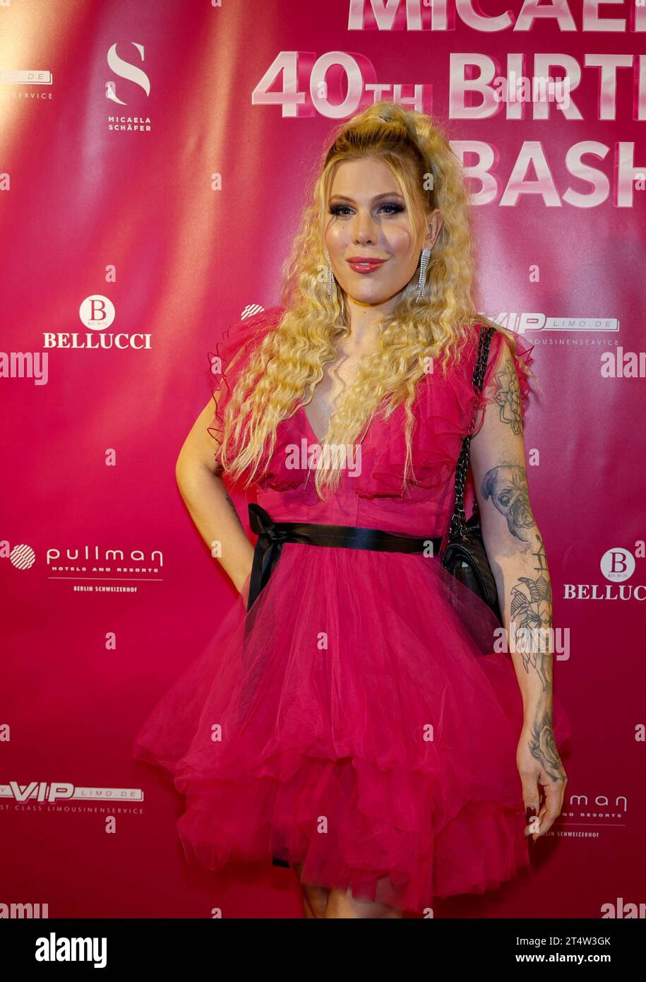 Arielle Rippegather bei Micas 40th Birthday Bash Party im Bellucci ...