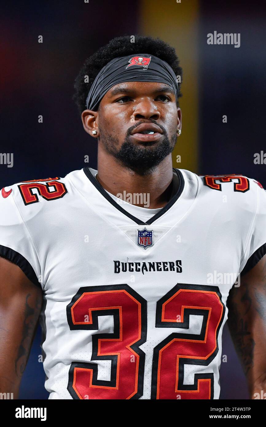Tampa Bay Buccaneers defensive back Josh Hayes (32) warms up before an ...