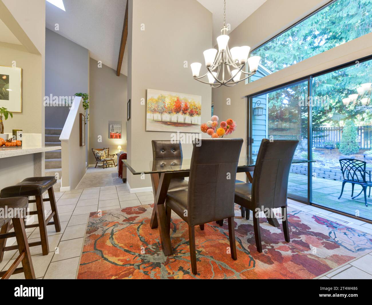 Modern residential dining room interior Stock Photo - Alamy