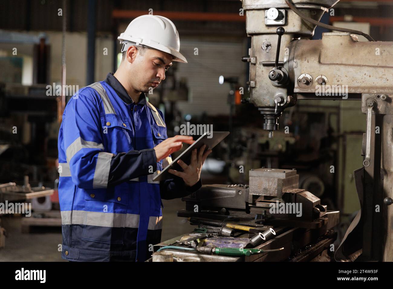 Man working using drill machine hi-res stock photography and images - Alamy