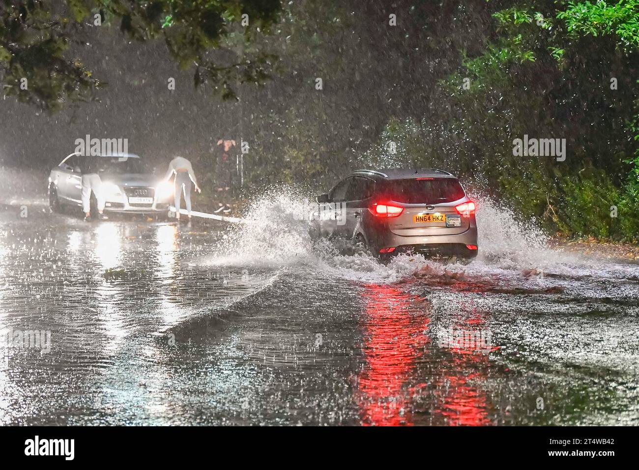Bournemouth, Dorset, UK. 2nd November 2023. UK Weather. Cars drive ...