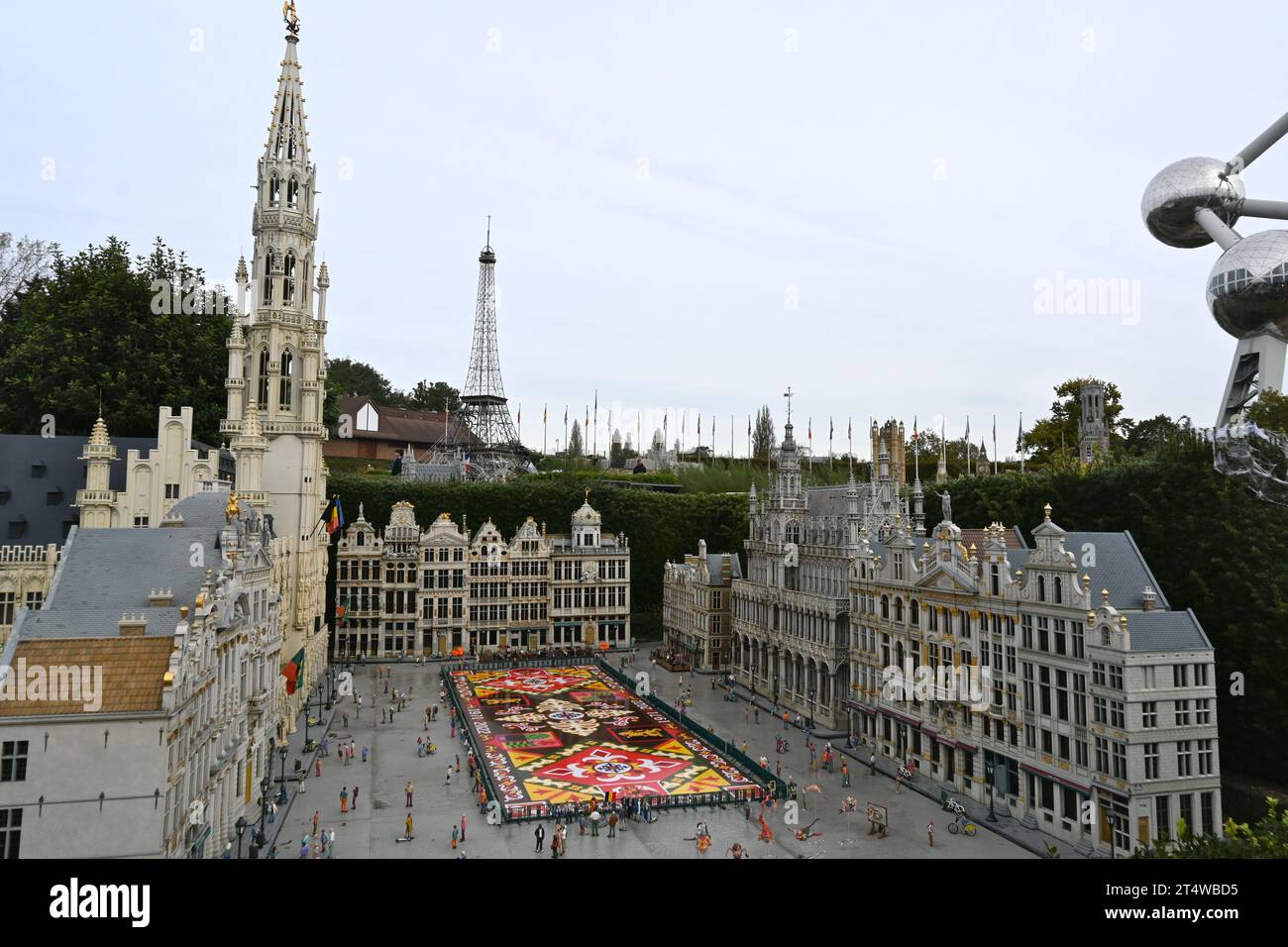 Mini Grand Place (Grote Markt) in Mini-Europe miniature model park ...