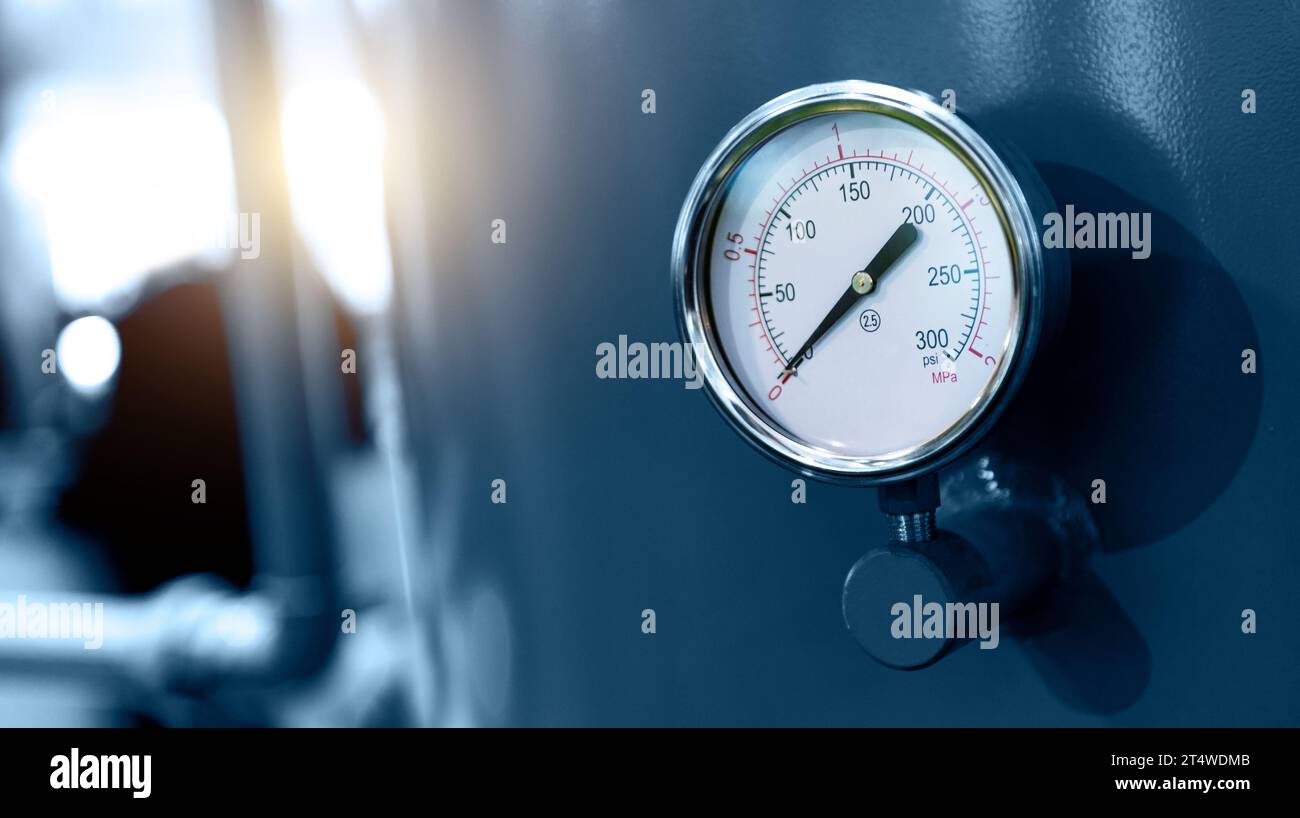 Pressure gauge showing zero, no pressure Stock Photo - Alamy