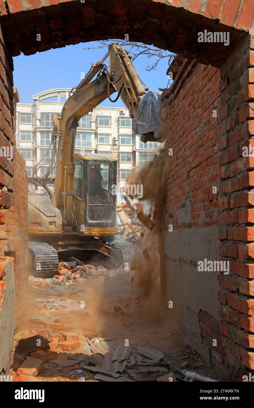 Broken walls, Mechanical demolition Stock Photo - Alamy
