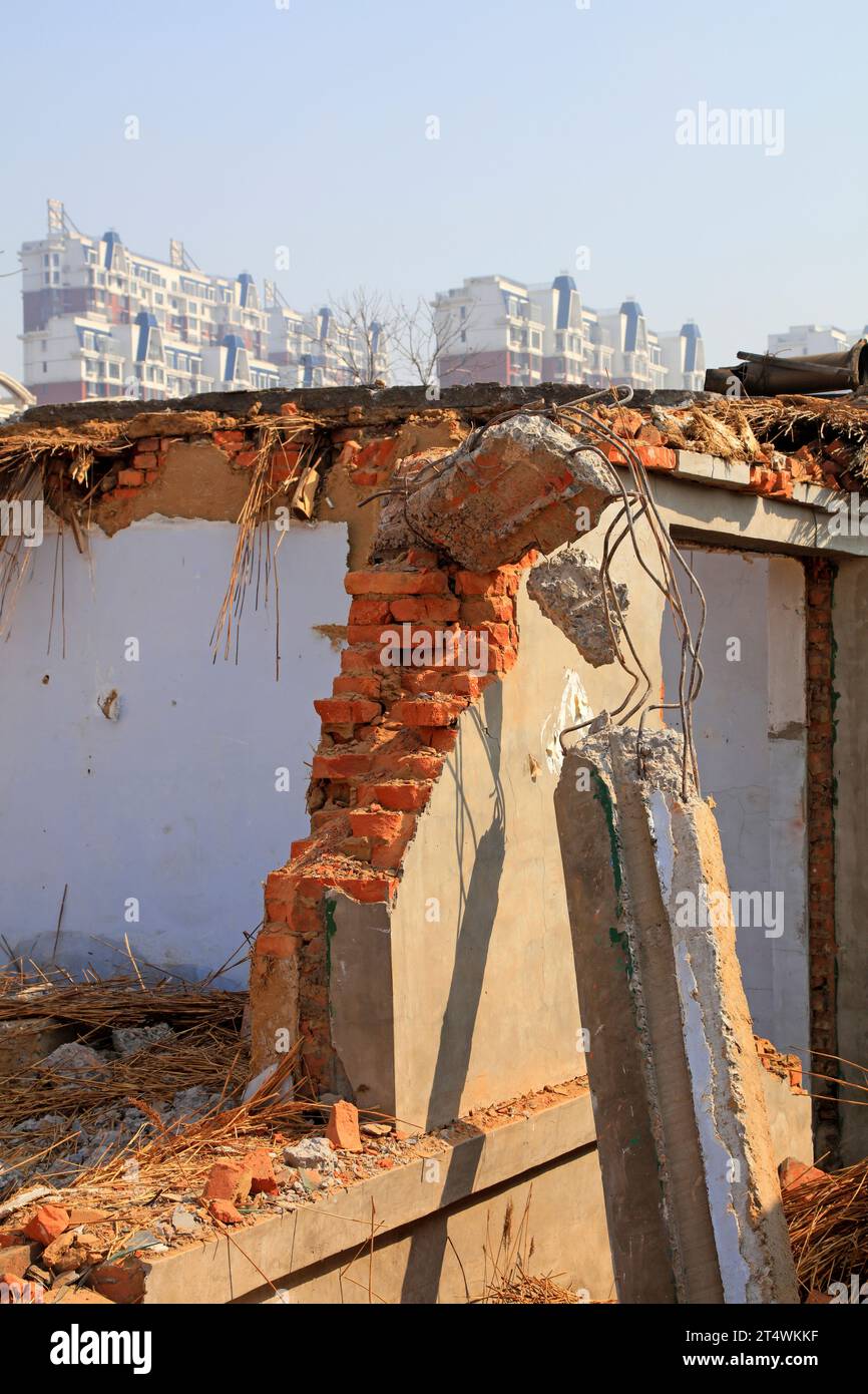 Collapsed concrete walls Stock Photo - Alamy