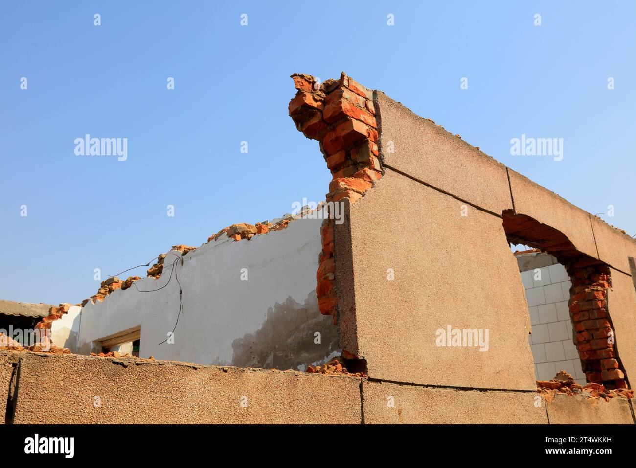 Collapsed concrete walls Stock Photo - Alamy