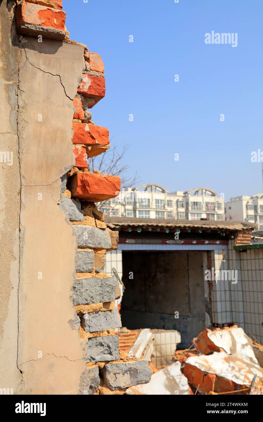 Collapsed concrete walls Stock Photo - Alamy