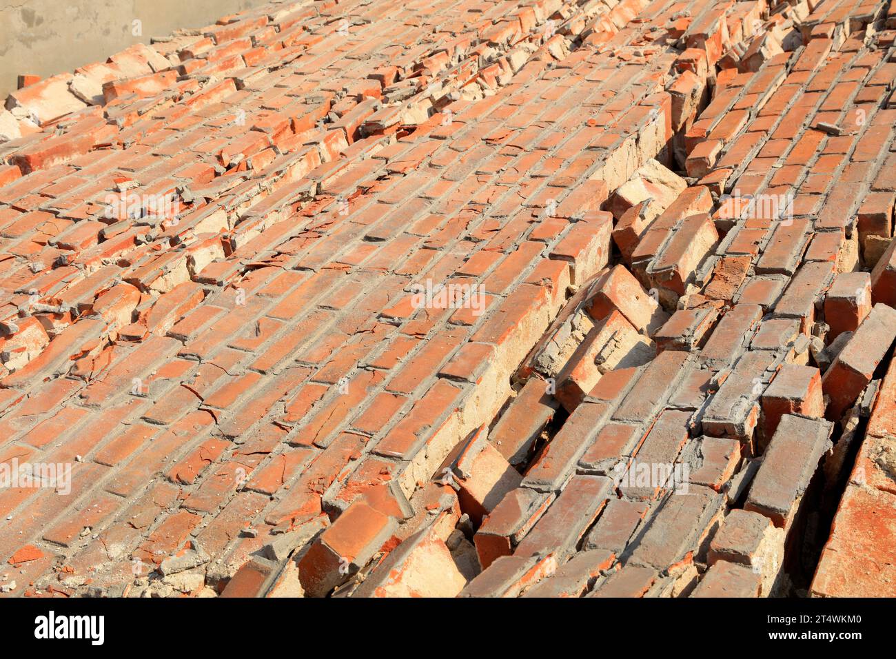 Collapsed walls hi-res stock photography and images - Alamy