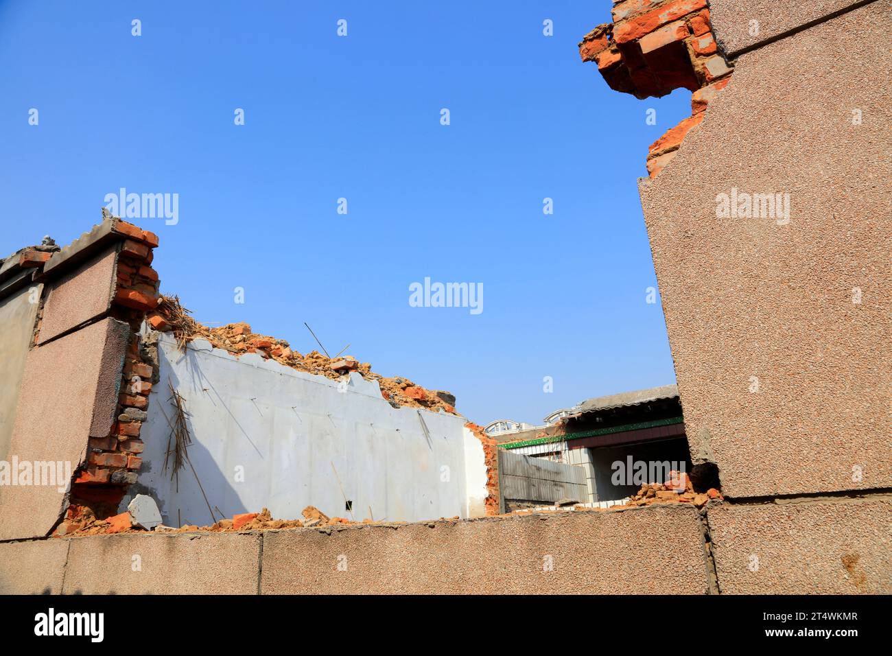 Collapsed concrete walls Stock Photo - Alamy