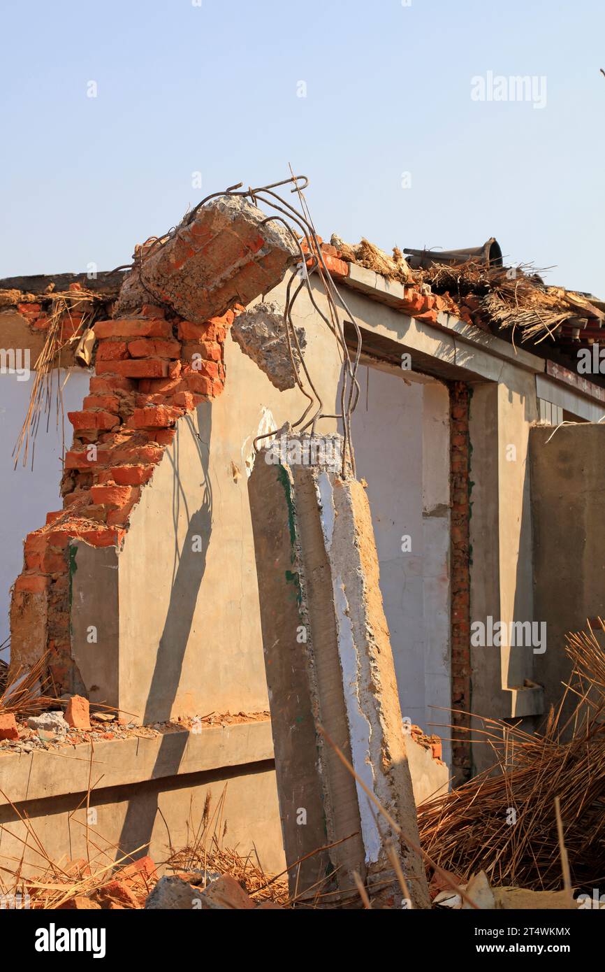 Collapsed concrete walls Stock Photo - Alamy