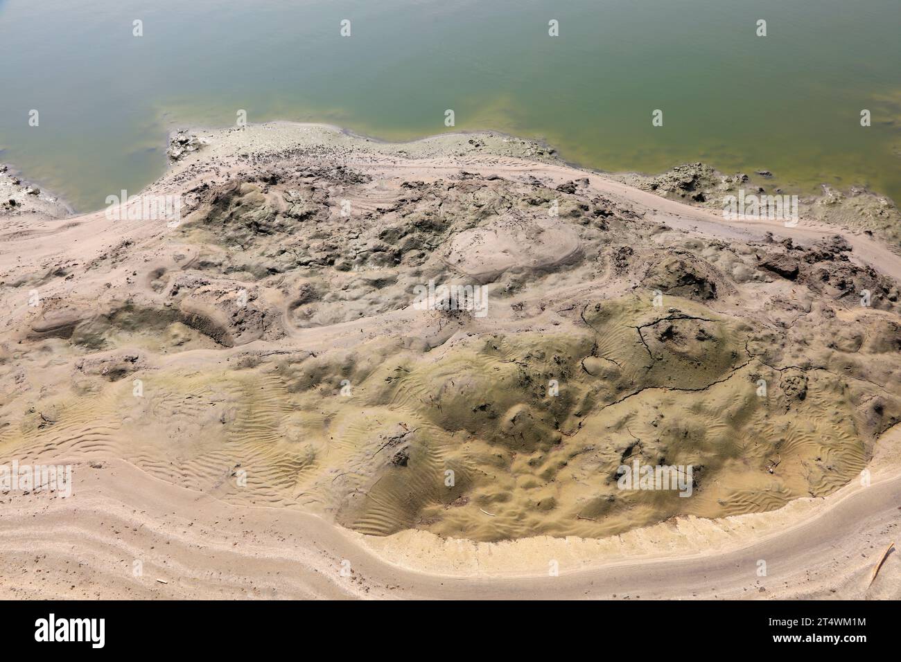 Pool shore hi-res stock photography and images - Alamy