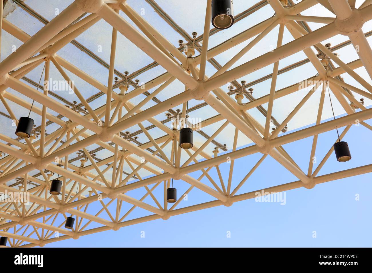 Metal support frames hi-res stock photography and images - Alamy