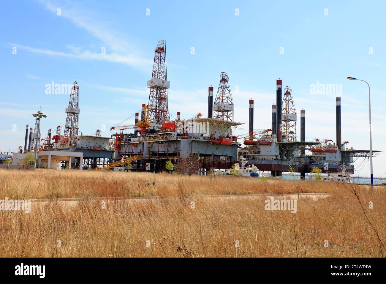 Drilling platform photo hi-res stock photography and images - Alamy