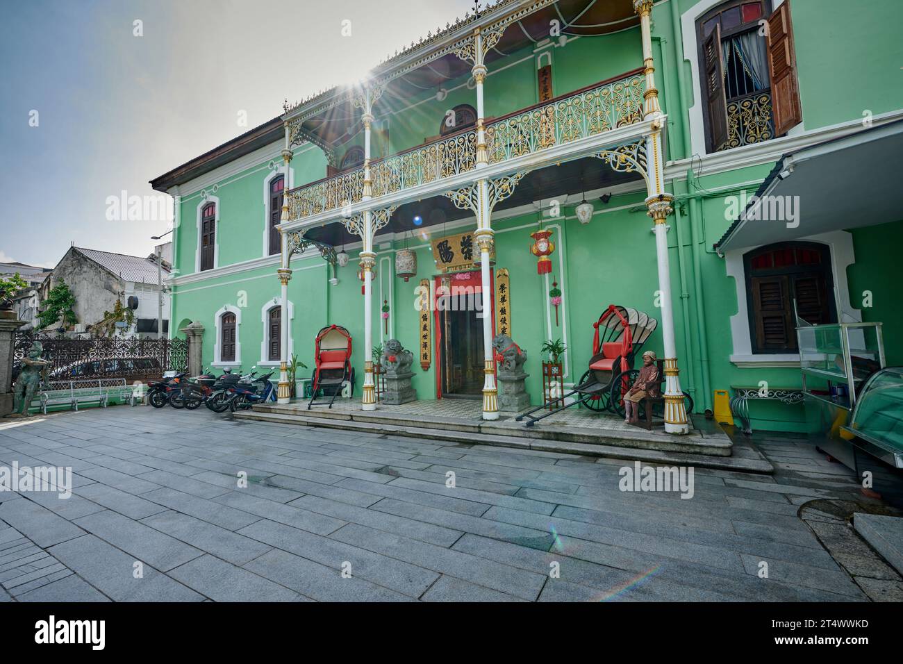 Penang Peranakan Mansion and the nyonya lifestyle. Translation ...