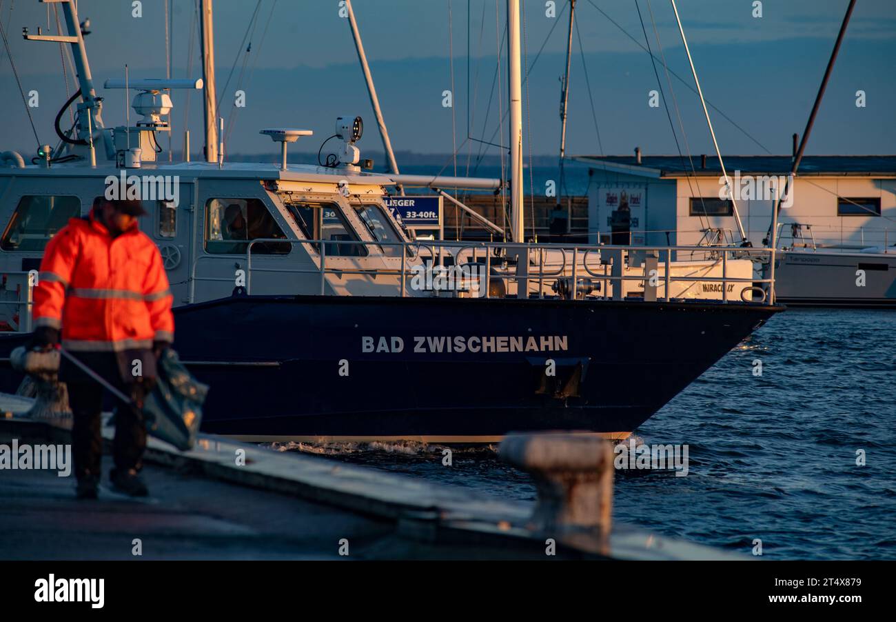 Stralsund, Germany. 02nd Nov, 2023. The customs boat "Bad Zwischenahn ...