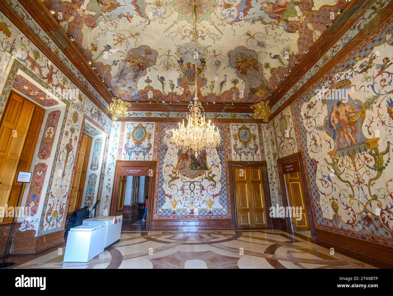 Belvedere vienna gold cabinet hi-res stock photography and images - Alamy