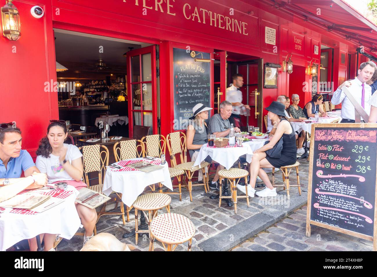 La Mère Catherine restaurant, Place du Tertre, Montmartre, Paris, Île ...