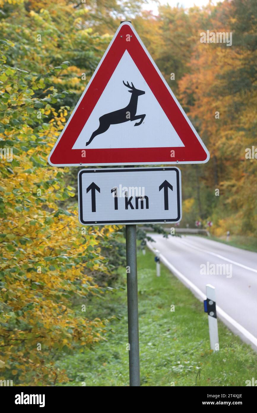 Warnschild zeichen beschilderung hi-res stock photography and images ...