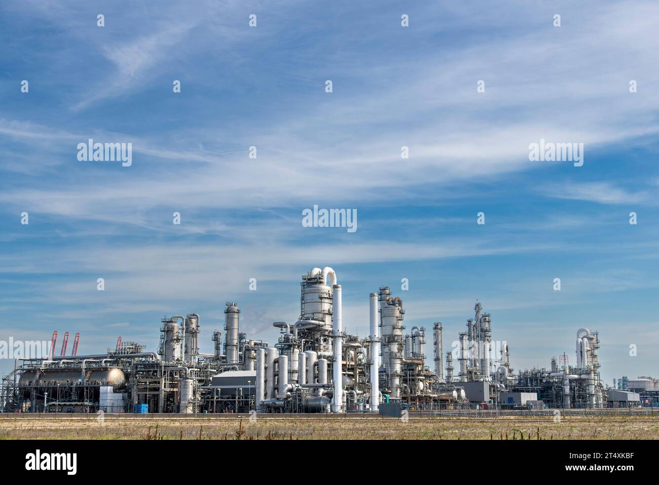 Distillation tower piping distillation tower hi-res stock photography ...