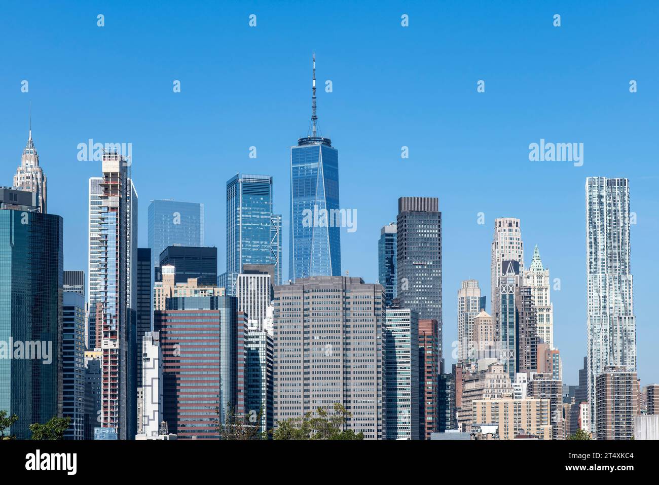 Panoramic view of skyscrapers and landmarks of Lower Manhattan from ...