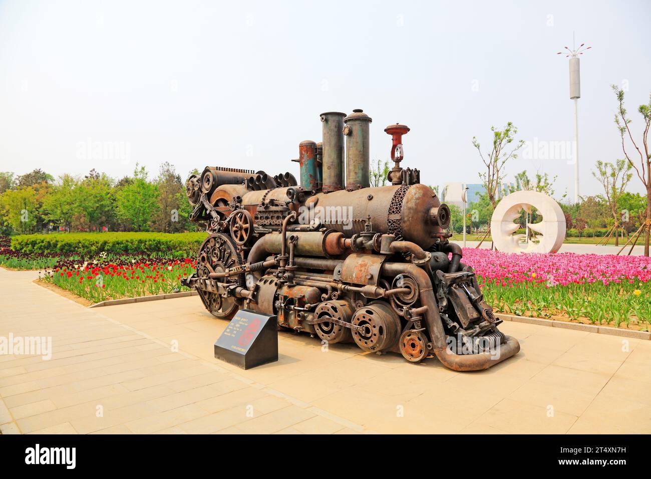 Train sculptures hi-res stock photography and images - Alamy