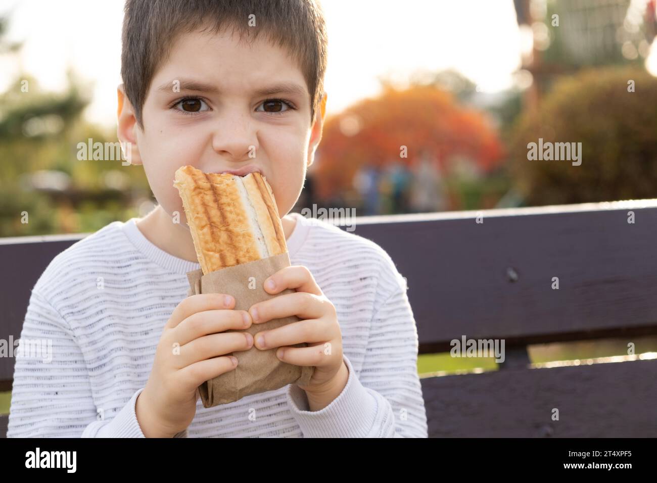 American child eating hot dog hi-res stock photography and images - Alamy