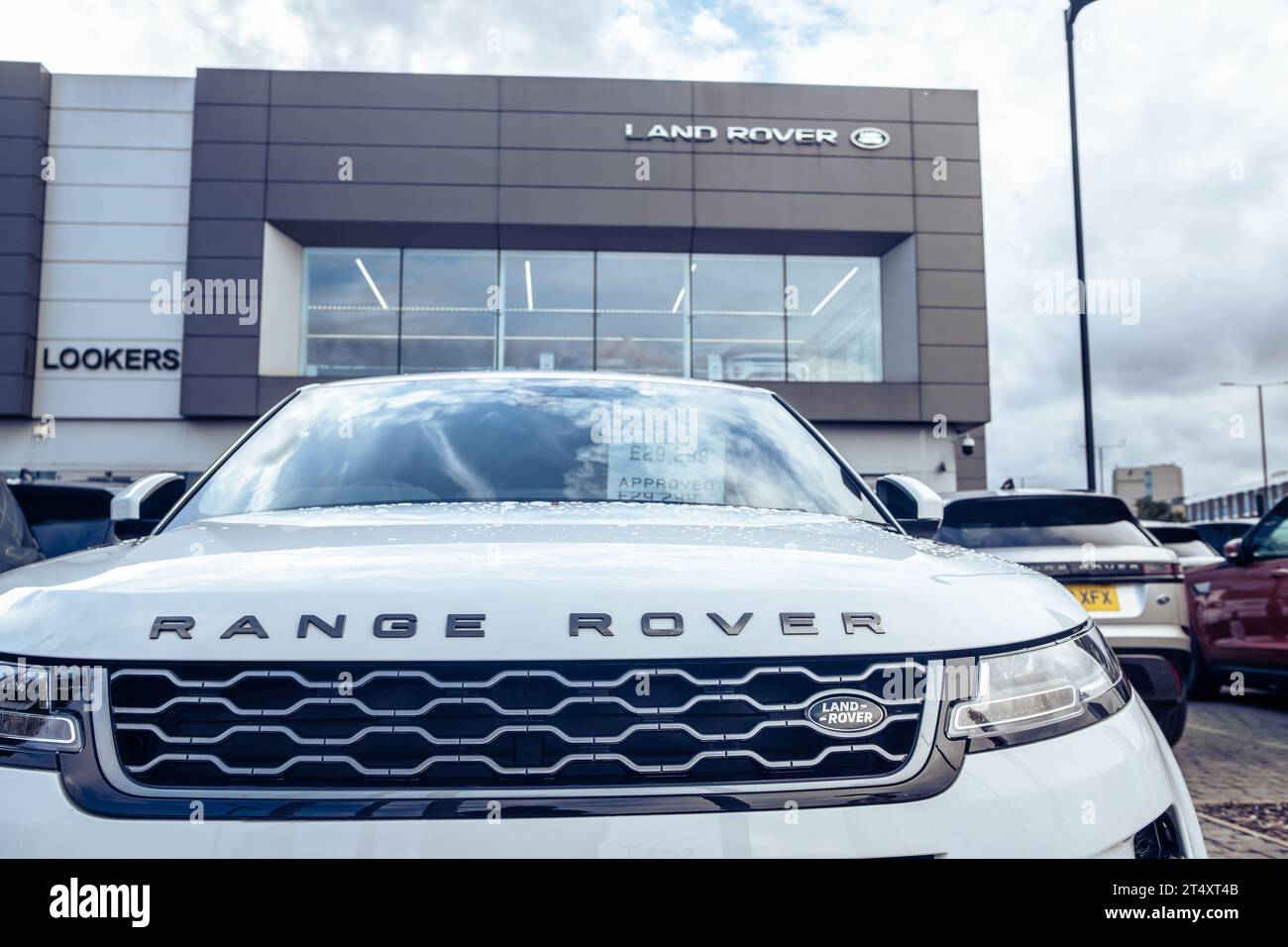 LONDON, OCTOBER 31, 2023: Jaguar Land Rover car showroom in Acton, west ...