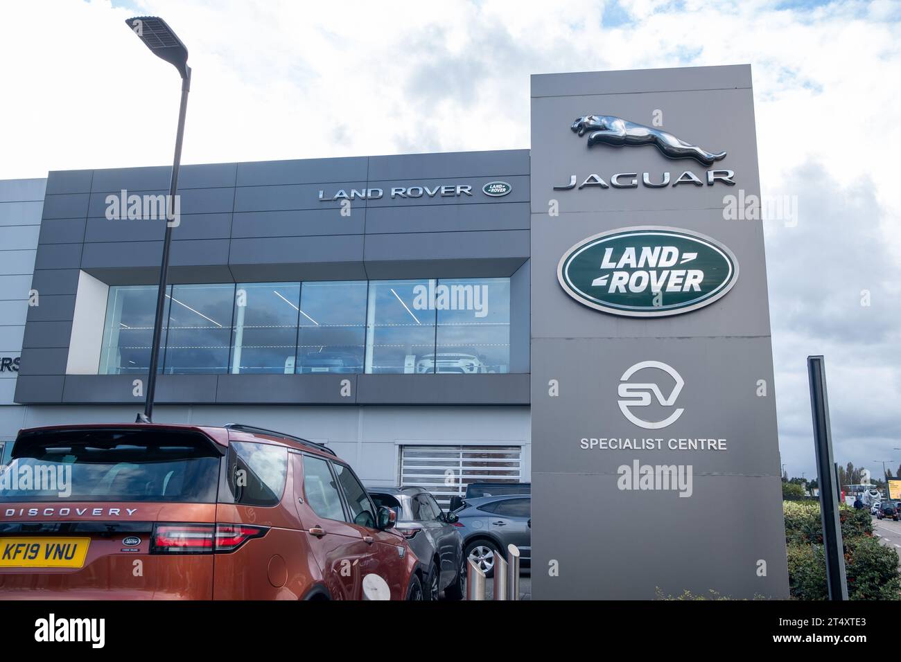 LONDON, OCTOBER 31, 2023: Jaguar Land Rover car showroom in Acton, west ...