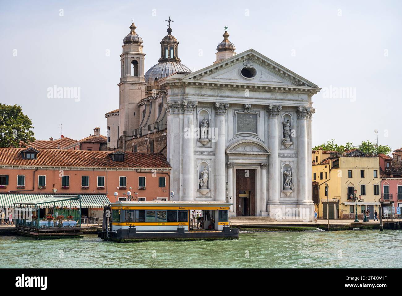 Zattere ferry landing hi-res stock photography and images - Alamy