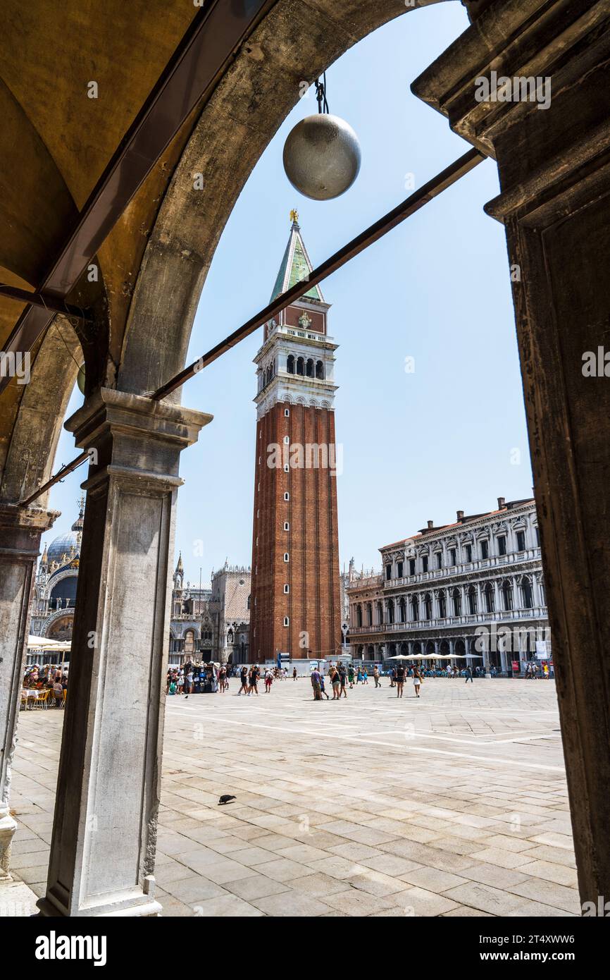 View through arch hi-res stock photography and images - Alamy