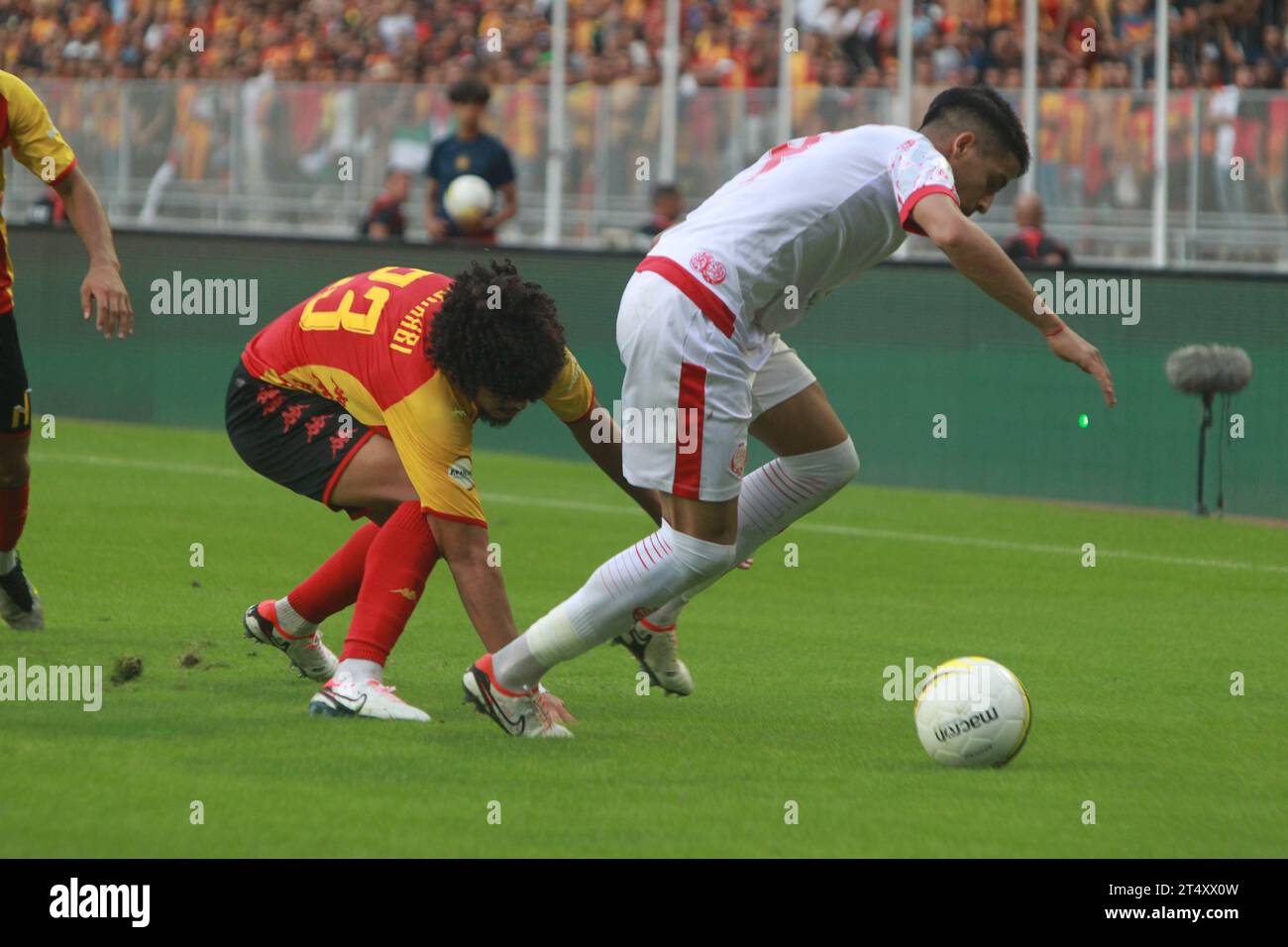 Rades, Tunis, Tunisia. 2nd Nov, 2023. Ghaith Ouahabi(23) of EST in action with Amine Aboulfath ...