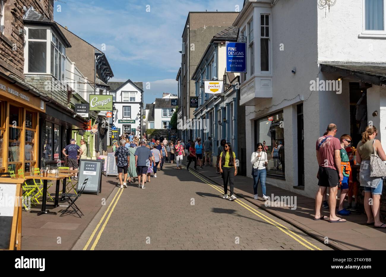 Busy town centre hi-res stock photography and images - Alamy