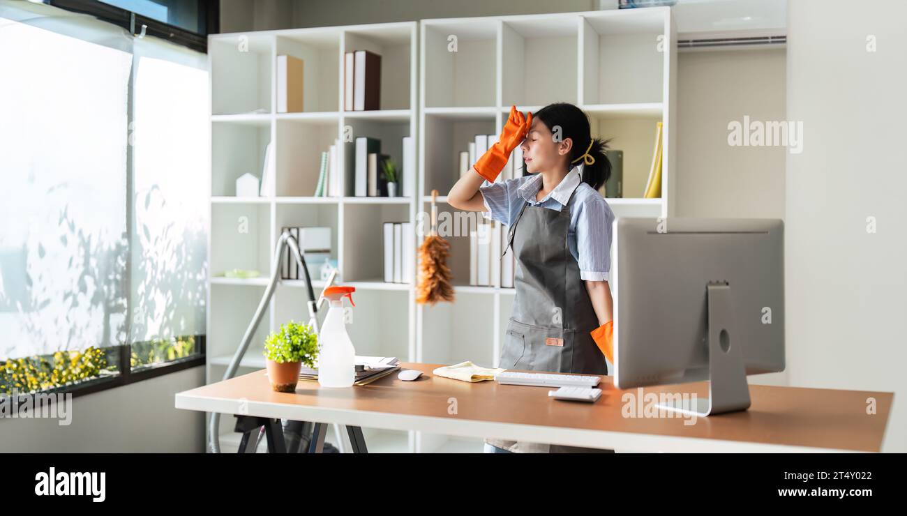 Mess service hi-res stock photography and images - Alamy