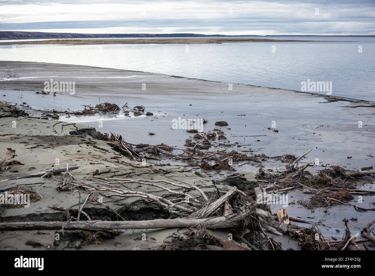 Duwanni Jar, bank of the Kolyma, the bank breaks off due to thawing ...