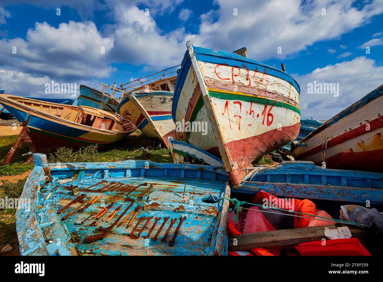 Refugee boats hi-res stock photography and images - Alamy